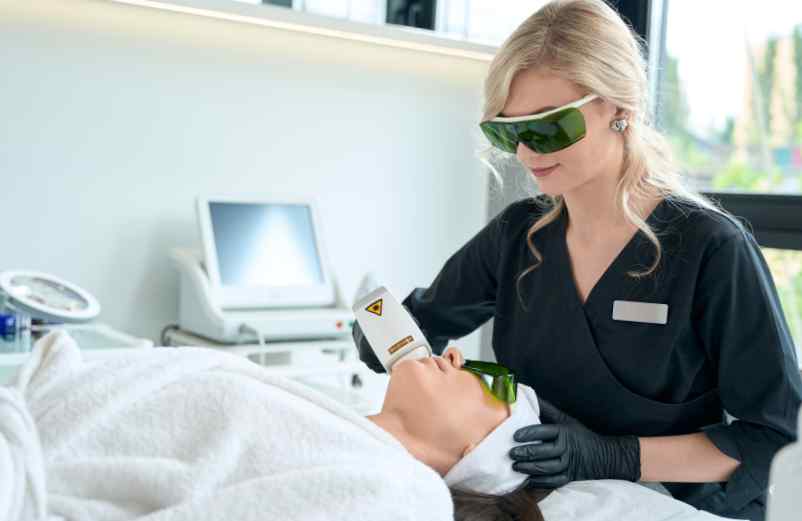 Le laser Erbium ablatif fractionné : qu'est-ce que c'est ? - FCMRR